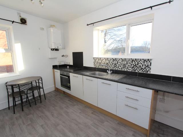 Sheffield Road, Chesterfield S41, 2 bed flat to rent, £725 pcm | PrimeLocation