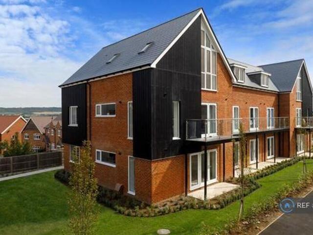 Sheldon Way, Larkfield, 2 Bedroom Penthouse