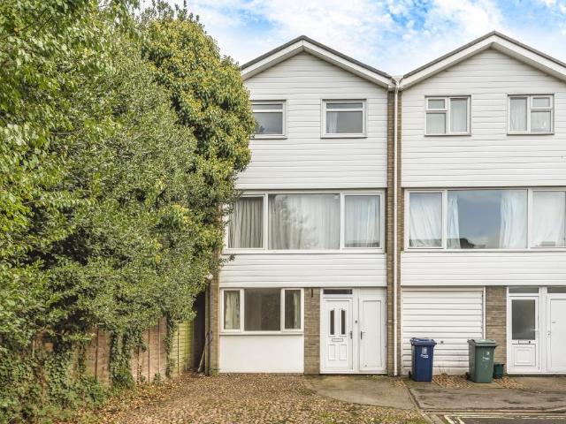 Shelford Place, Oxford, HMO Ready 4. 4 bed end of terrace house to rent £2,400 pcm £554 pw