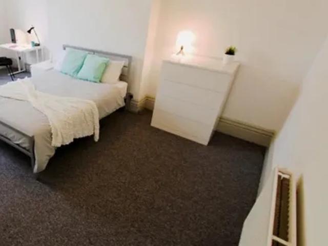 Shell, 385 Wilmslow Road, Manchester, M14 6AH, United Kingdom | 10 bed house for rent #137932581 | Rentberry