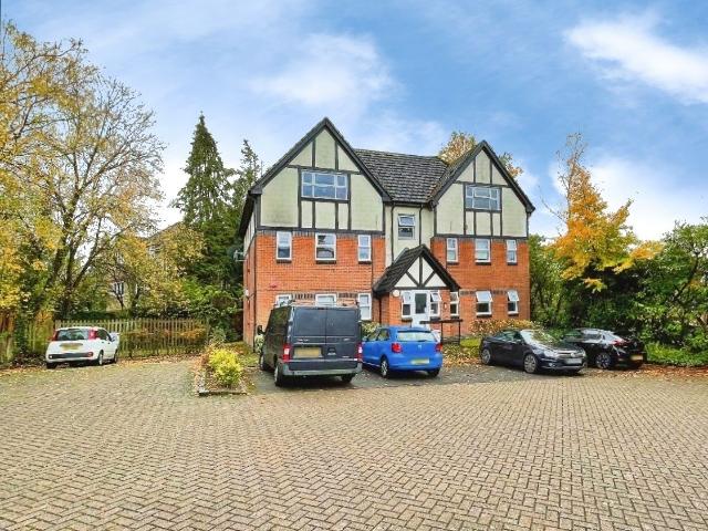 Shelley Court, Camberley, Surrey GU15, 1 bed flat to rent, £1,000 pcm | PrimeLocation