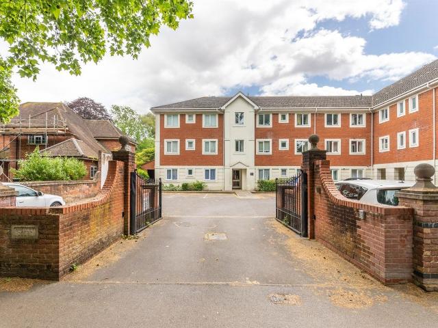 Shelley Court, Reading RG1, 2 bed flat to rent, £1,495 pcm | PrimeLocation