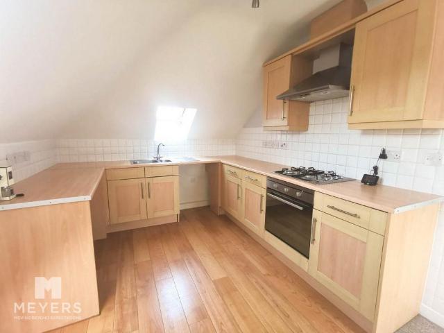 Shelley Road East, Bournemouth, BH7 6 2 bed flat to rent £1,075 pcm £248 pw