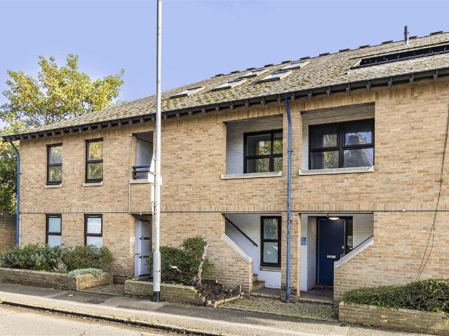 Shelly Garden, Cambridge CB3, 2 bed maisonette to rent, £1,700 pcm | PrimeLocation