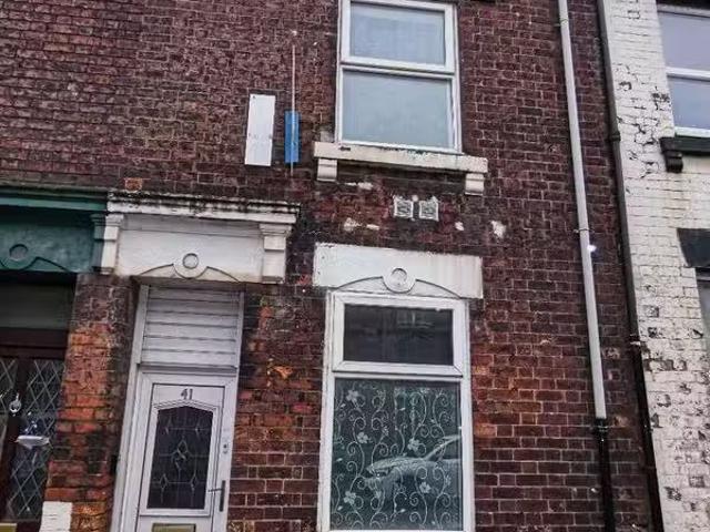 Shelton Old Road, Stoke on Trent, ST4. 3 bed terraced house to.