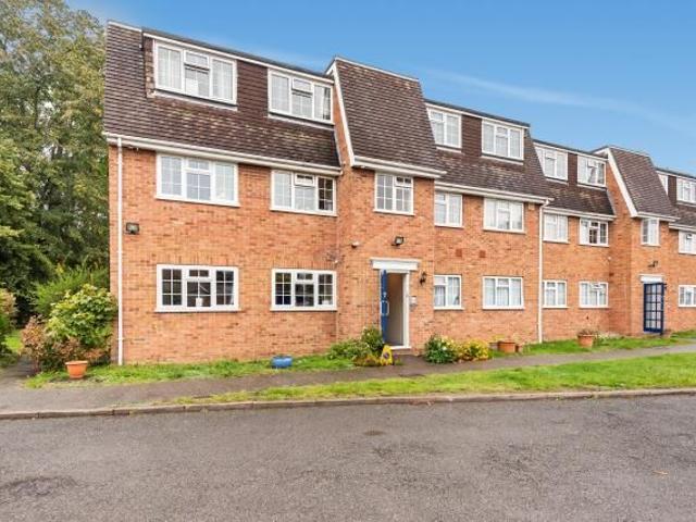 Shelton Court, Slough SL3, 2 bed flat to rent, £1,450 pcm | PrimeLocation