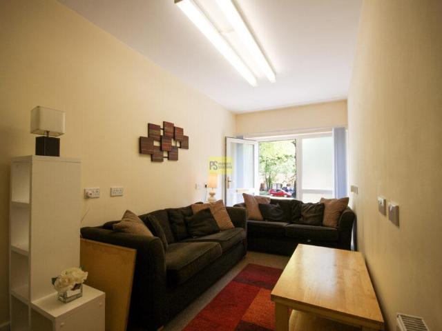 Shenley Fields Road, Birmingham B29 4 bed semi detached house to rent £1,736 pcm £401 pw