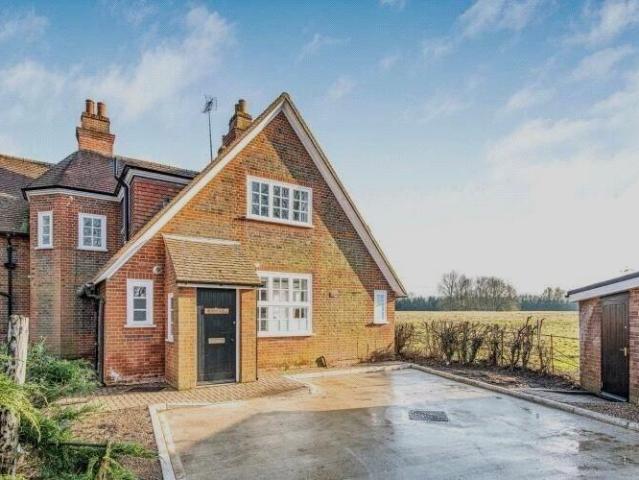 Shenley Lane, London Colney 3 bed detached house to rent £4,500 pcm £1,038 pw