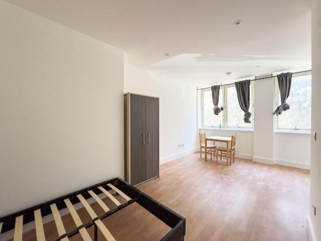 Shenley Road, 225 Shenley Road WD6, Studio to rent, £1,300 pcm | PrimeLocation