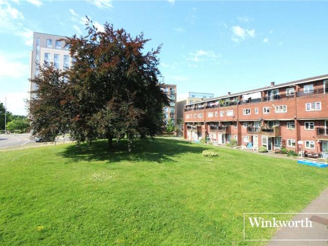 Shenley Road, Borehamwood. 2 bed apartment to rent £1,550 pcm £358 pw