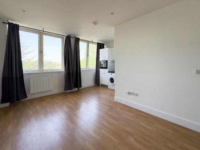 Shenley Road, Borehamwood WD6, Studio to rent, £1,200 pcm | PrimeLocation