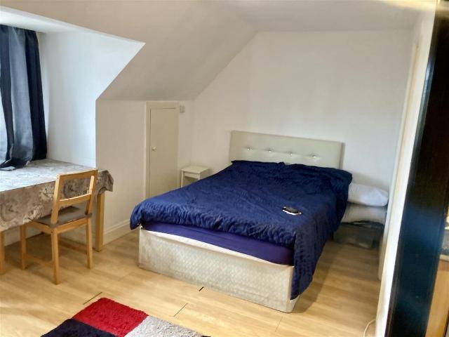 Shenley Road, Borehamwood WD6, 1 bed flat to rent, £850 pcm | PrimeLocation