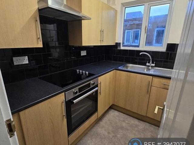 Shenley Road, Borehamwood, WD6 2 bed flat to rent £1,550 pcm £358 pw