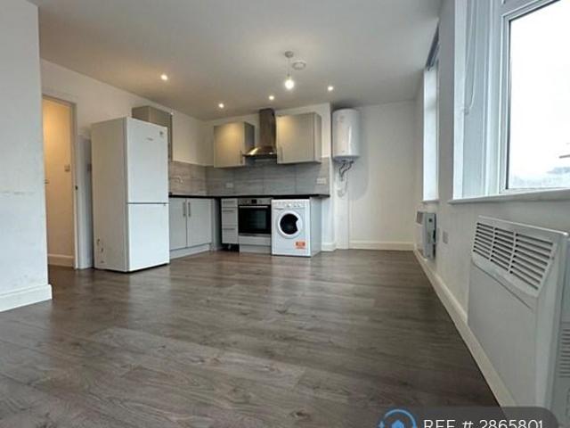Shenley Road, Borehamwood, WD6 2 bed flat to rent £1,625 pcm £375 pw