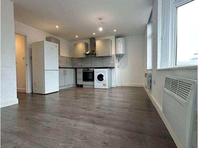 Shenley Road, Borehamwood WD6, 2 bed flat to rent, £1,700 pcm | PrimeLocation