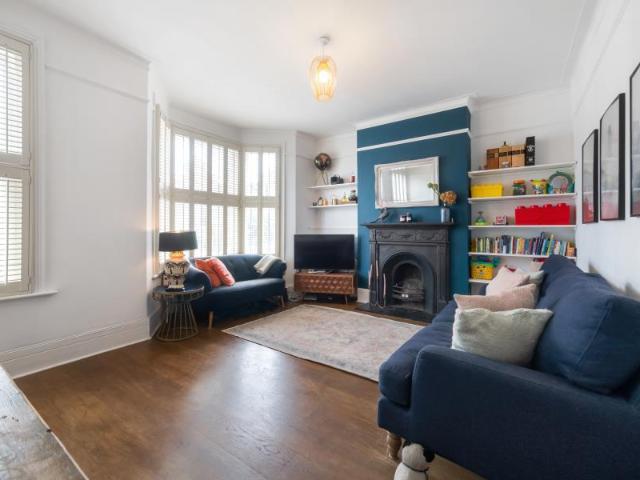 SHENLEY ROAD, SE5 2 bed flat to rent £2,600 pcm £600 pw