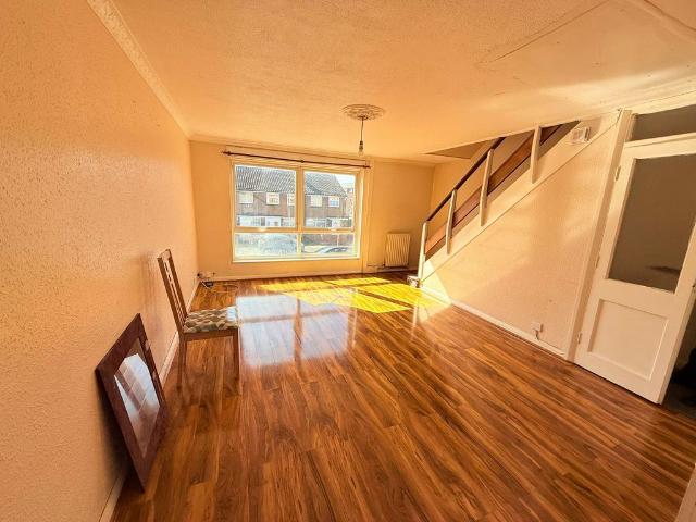 Shepherds Close, Romford RM6 2 bed maisonette to rent £1,750 pcm £404 pw