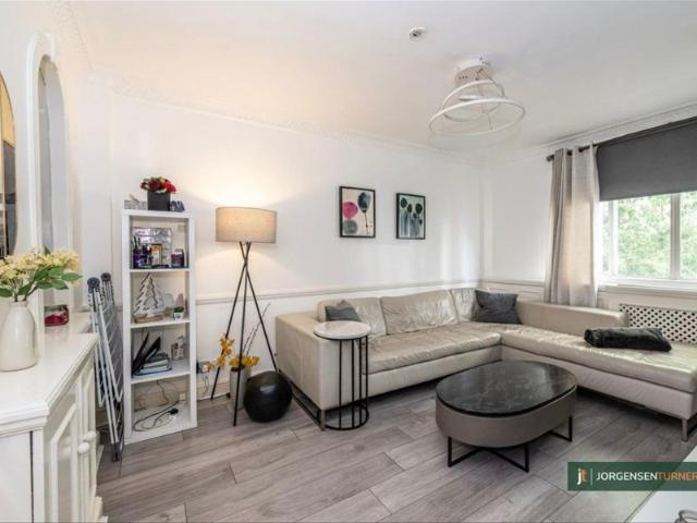 Shepherd's Bush Green apartment