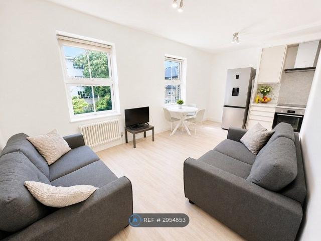 Shepherds Bush, London W12, 4 bed flat to rent, £4,400 pcm | PrimeLocation