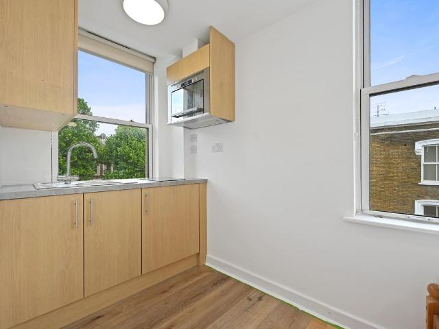 Shepherds Bush Road, Brook Green, London W6, Studio to rent, £1,200 pcm | PrimeLocation