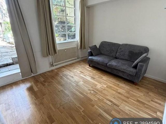 Shepherds Bush Road, London, W6 2 bed flat to rent £2,175 pcm £502 pw