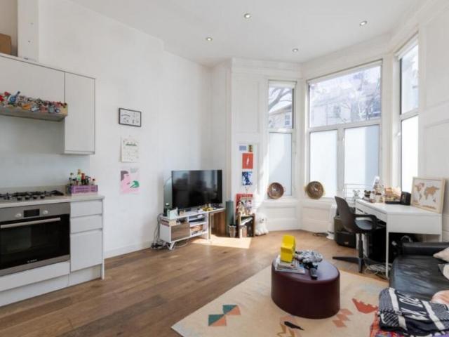 Shepherd's Bush Road, Shephard's. 1 bed flat to rent £2,300 pcm £531 pw