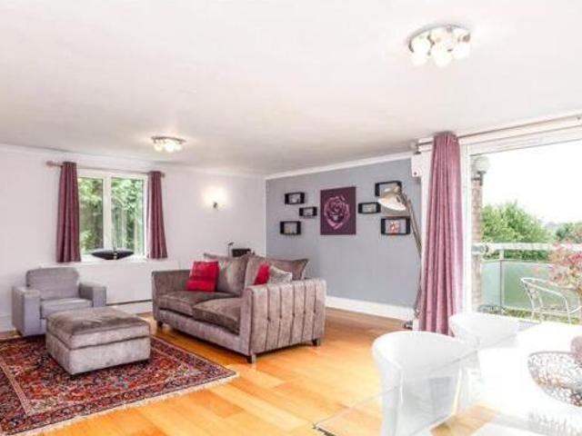 Shepherds Hill, London, 2 Bedroom Apartment