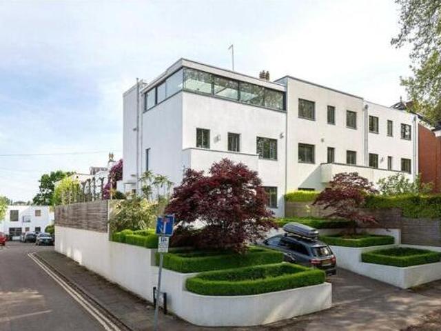Shepherds Hill, London, 4 Bedroom End