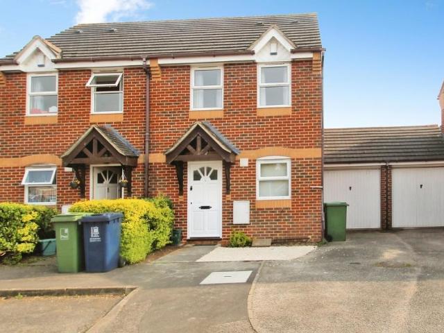 Shepherds Hill, Oxford 2 bed semi detached house to rent £1,550 pcm £358 pw