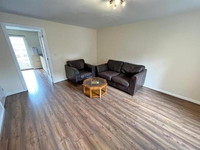 Shepherds Lane, London SE28 3 bed semi detached house to rent £2,350 pcm £542 pw
