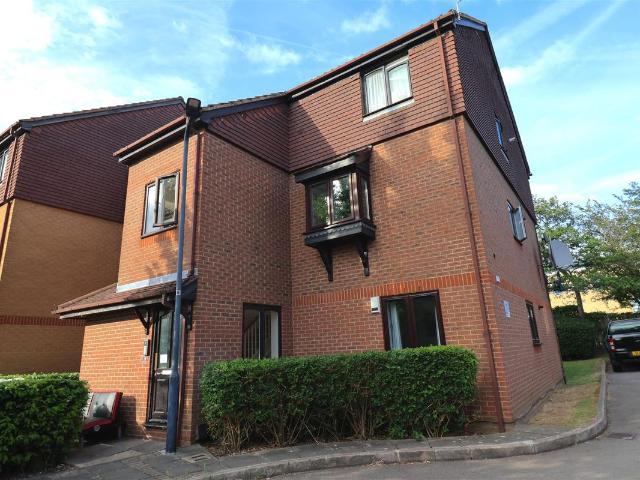 Shepherds Walk, London NW2, 1 bed flat to rent, £1,350 pcm | PrimeLocation