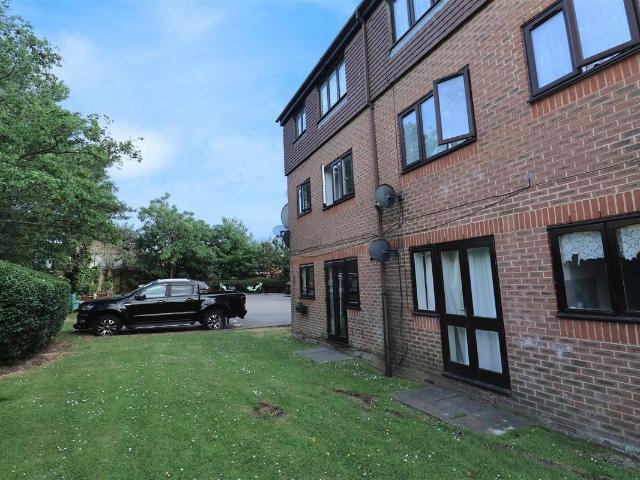 Shepherds Walk, London NW2, 1 bed flat to rent, £1,400 pcm | PrimeLocation
