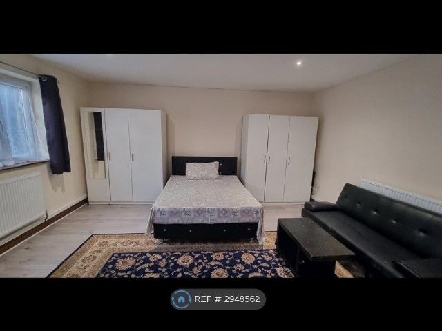 Shepiston Lane, Hayes UB3, Studio to rent, £1,250 pcm | PrimeLocation