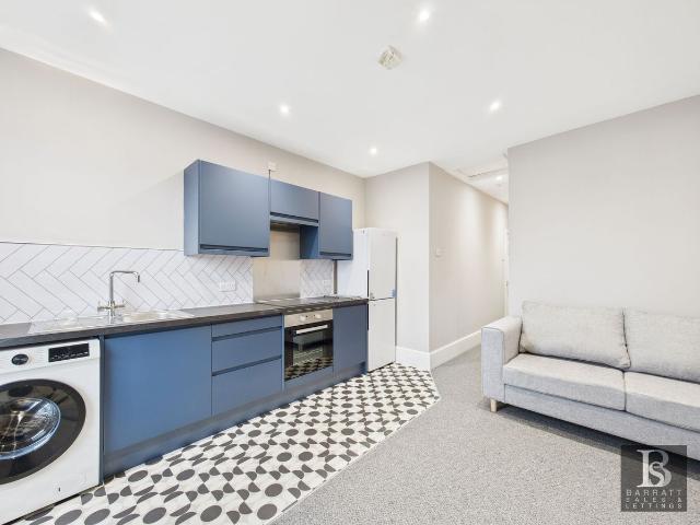 Sheppard Street, Swindon SN1, 2 bed flat to rent, £1,500 pcm | PrimeLocation