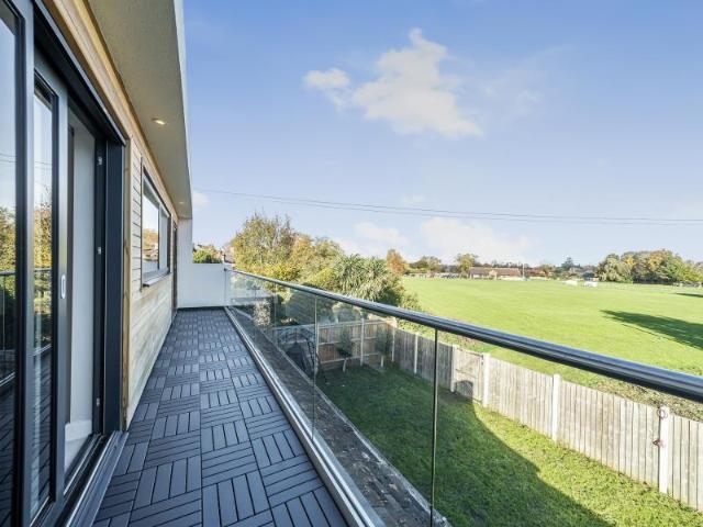Shepperton Road, Laleham TW18 4 bed detached house to rent £3,250 pcm £750 pw