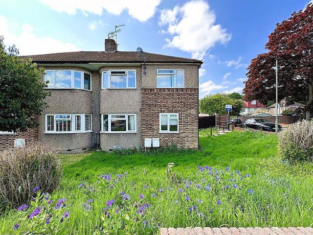 Shepperton Road, Petts Wood BR5, 2 bed maisonette to rent, £1,600 pcm | PrimeLocation