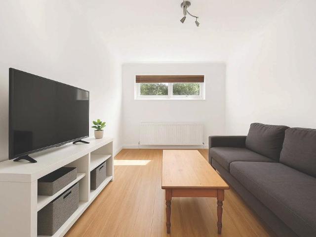 Shepperton, Surrey, TW17 1 bed flat to rent £1,150 pcm £265 pw
