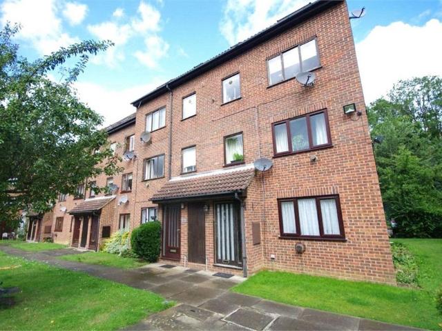 Sheraton Mews, Gade Avenue, WD18. 1 bed flat to rent £1,325 pcm £306 pw