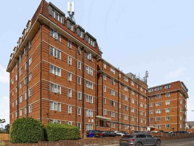 Sherbourne Court, Penge 2 bed flat to rent £1,700 pcm £392 pw