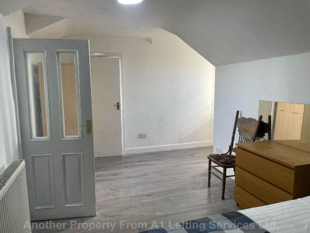 Sherbourne Road, Birmingham B27, 1 bed flat to rent, £925 pcm | PrimeLocation