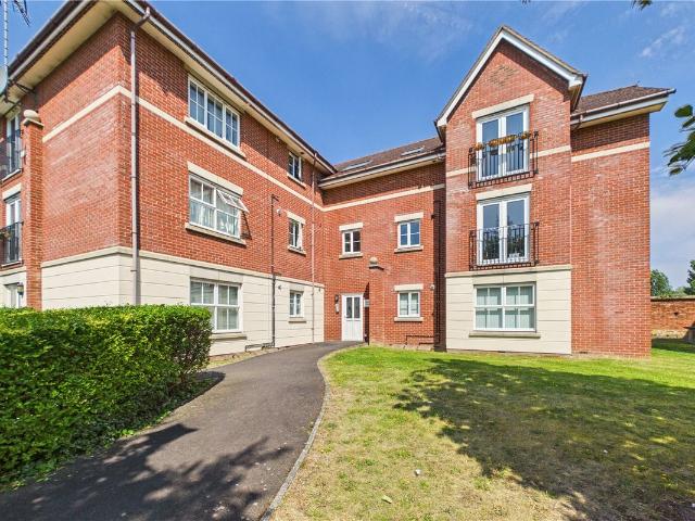 Sherborne Road, Basingstoke, Hampshire RG21, 2 bed flat to rent, £1,300 pcm | PrimeLocation