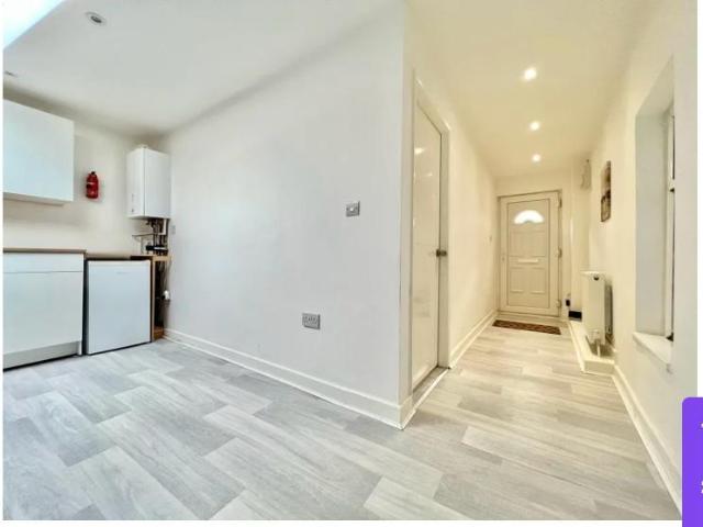 Shere Road, Ilford Studio to rent £1,050 pcm £242 pw