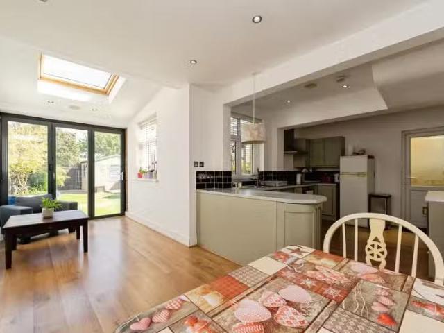 Sheringham Avenue, Twickenham, TW2 6AW