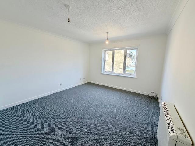 Sheringham Court, Milton Road, Stowmarket IP14, 2 bed flat to rent, £950 pcm | PrimeLocation