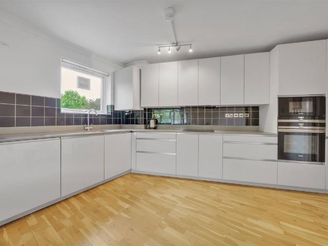 Sheridan Court, Belsize Road, London NW6, 3 bed flat to rent, £3,600 pcm | PrimeLocation