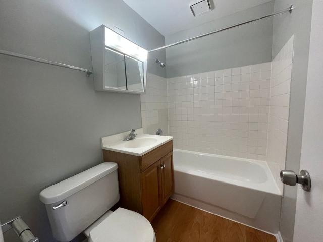 Sheridan Park LLC Studio Apartment for Rent at 4543 N Dover St, Chicago, IL 60640 Uptown