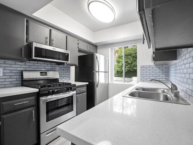 Sherman Oaks Gardens 1 Bedroom Apartment for Rent at 5425 Sepulveda Blvd, Los Angeles, CA 91411 Sherman Oaks