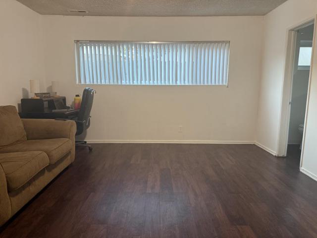 Sherman Oaks Master Bed/Bath for Rent
