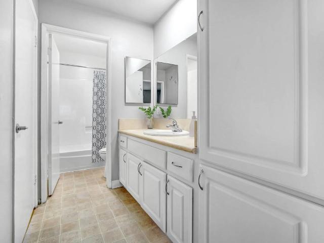 Sherman Plaza Apartments 1 Bedroom Apartment for Rent at 15105 Sherman Way, Los Angeles, CA 91405 Van Nuys
