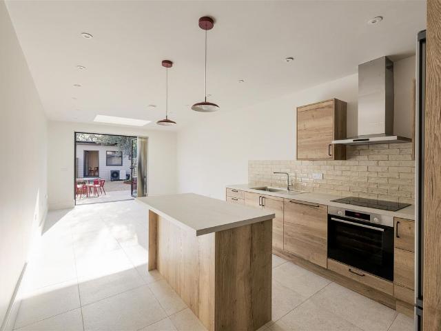 Shernhall Street, London E17, 2 bed property to rent, £3,500 pcm | PrimeLocation